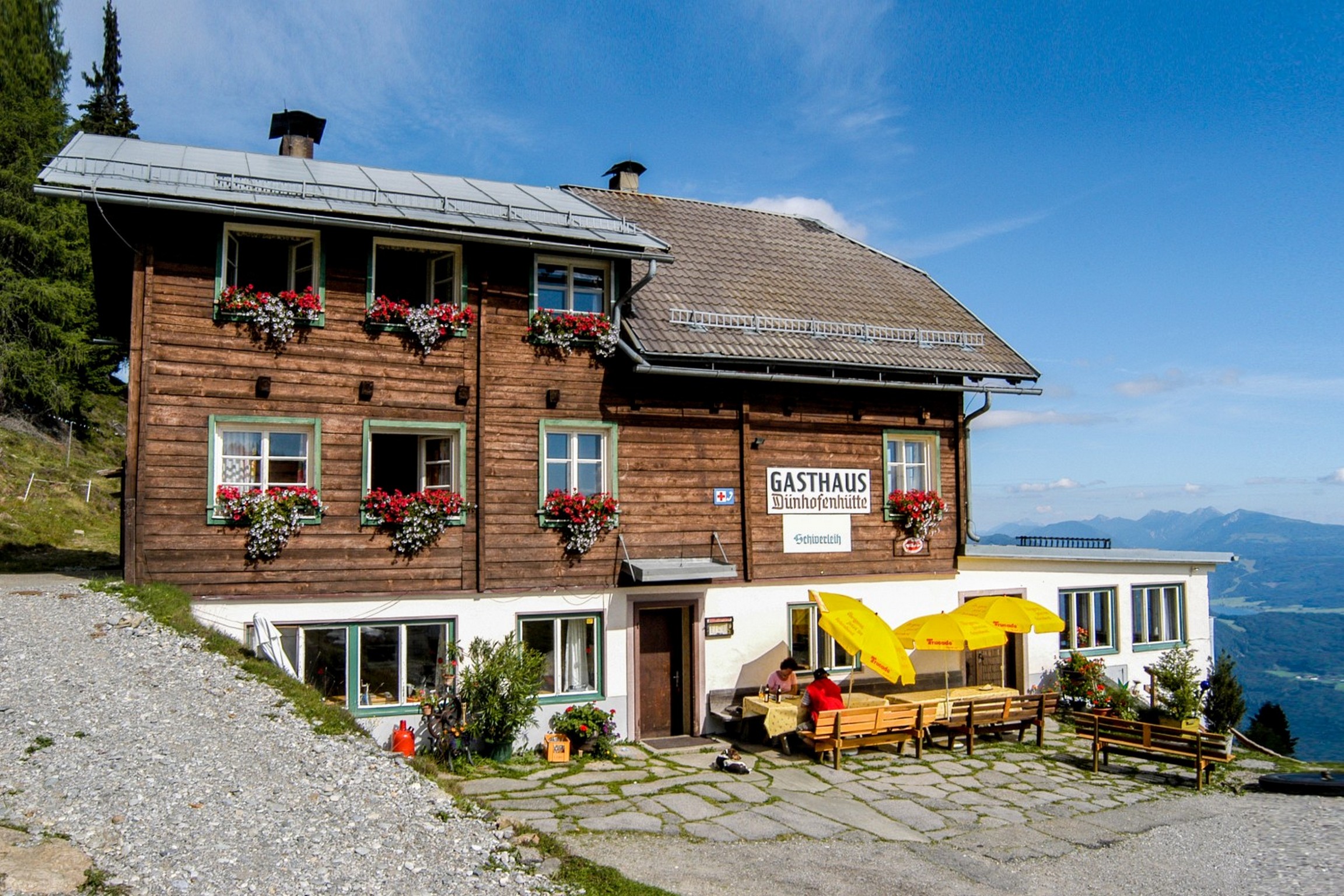 Kulinarisches Ausflugsziel auf der Emberger Alm! - Portale News